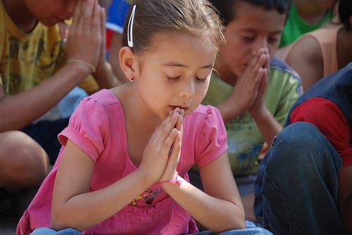 Teaching Children to Pray | The Confident Mom